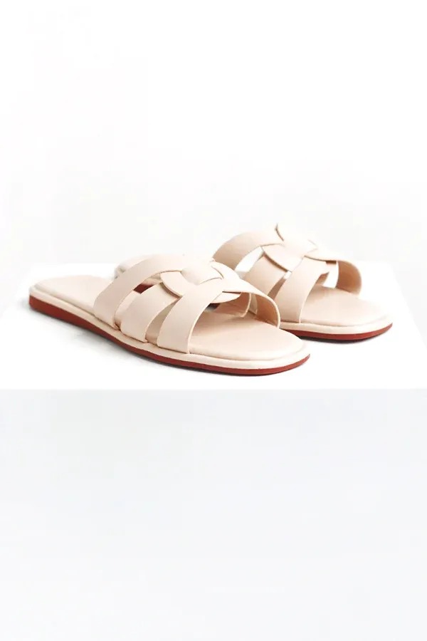 Bondi Sliders in Cream, Women's Fashion, Footwear, Flats on Carousell