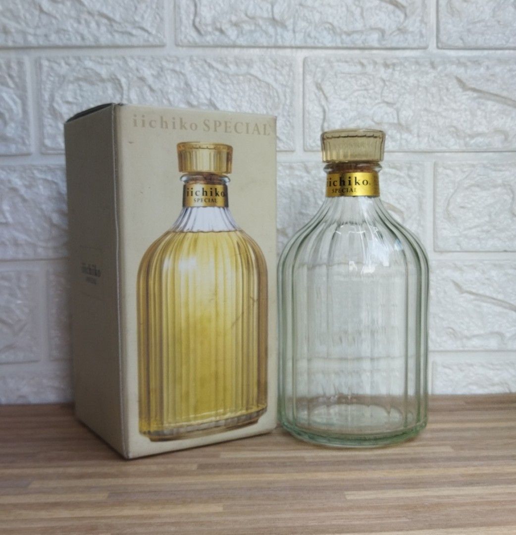 Botol bekas sake Iichiko Special Shochu 720ml, Antik, Pajangan di Carousell