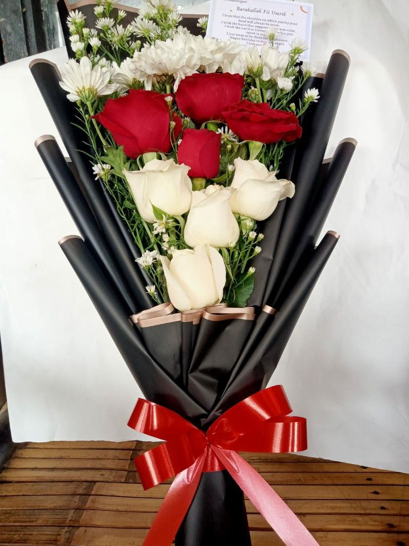 Buket bunga mawar merah putih asli segar CMHI BDG PDLRG, Desain & Kerajinan Tangan, Barang ...