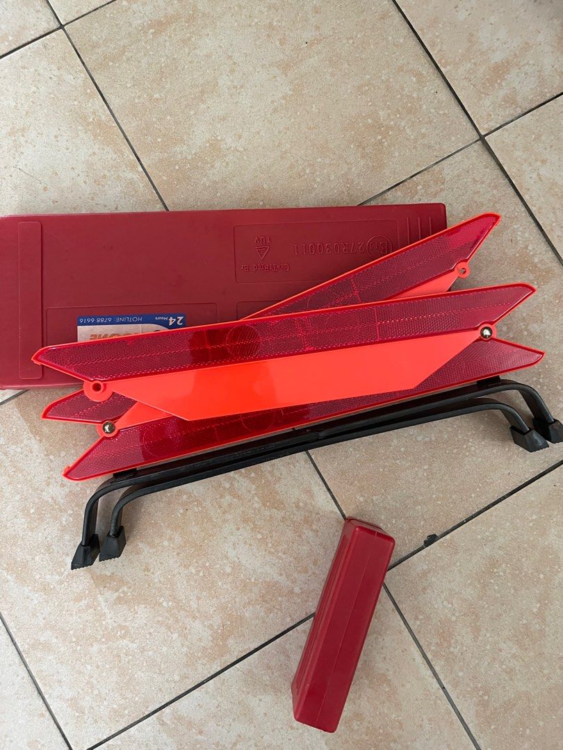 Car Breakdown Triangular Reflector, Car Accessories, Accessories on ...