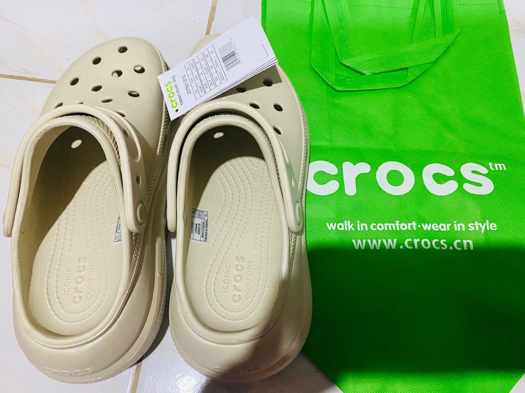 Crocs Classic Crush Clog Wedge!, Women's Fashion, Footwear, Slippers ...