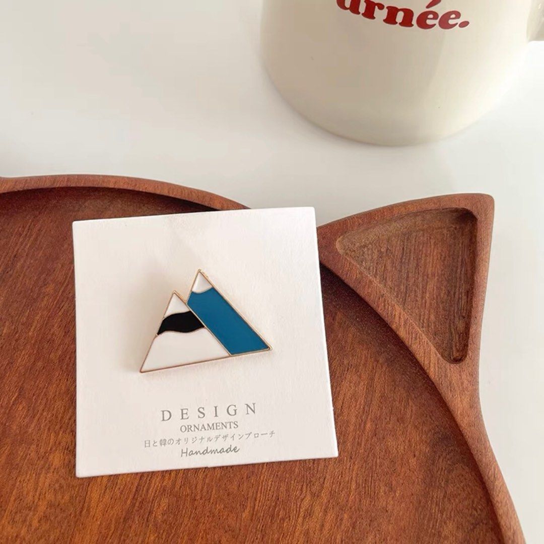 Cute Japanese Pins, Women's Fashion, Watches & Accessories, Other ...