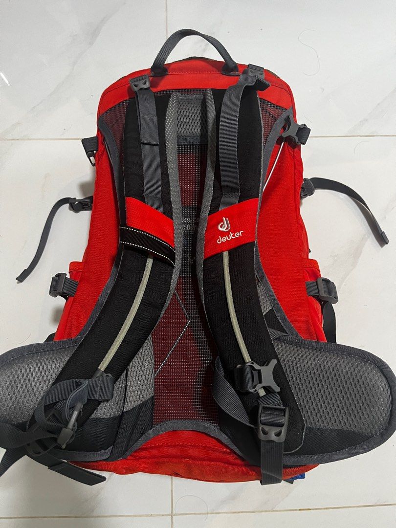 Deuter Backpack 22L with rain cover, Men's Fashion, Bags, Backpacks on ...