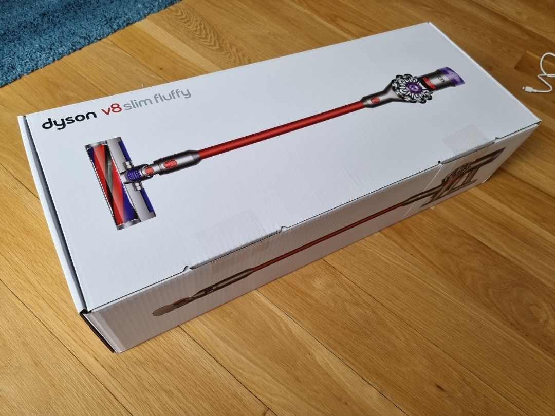 Dyson v8 slim fluffy, TV & Home Appliances, Vacuum Cleaner ...