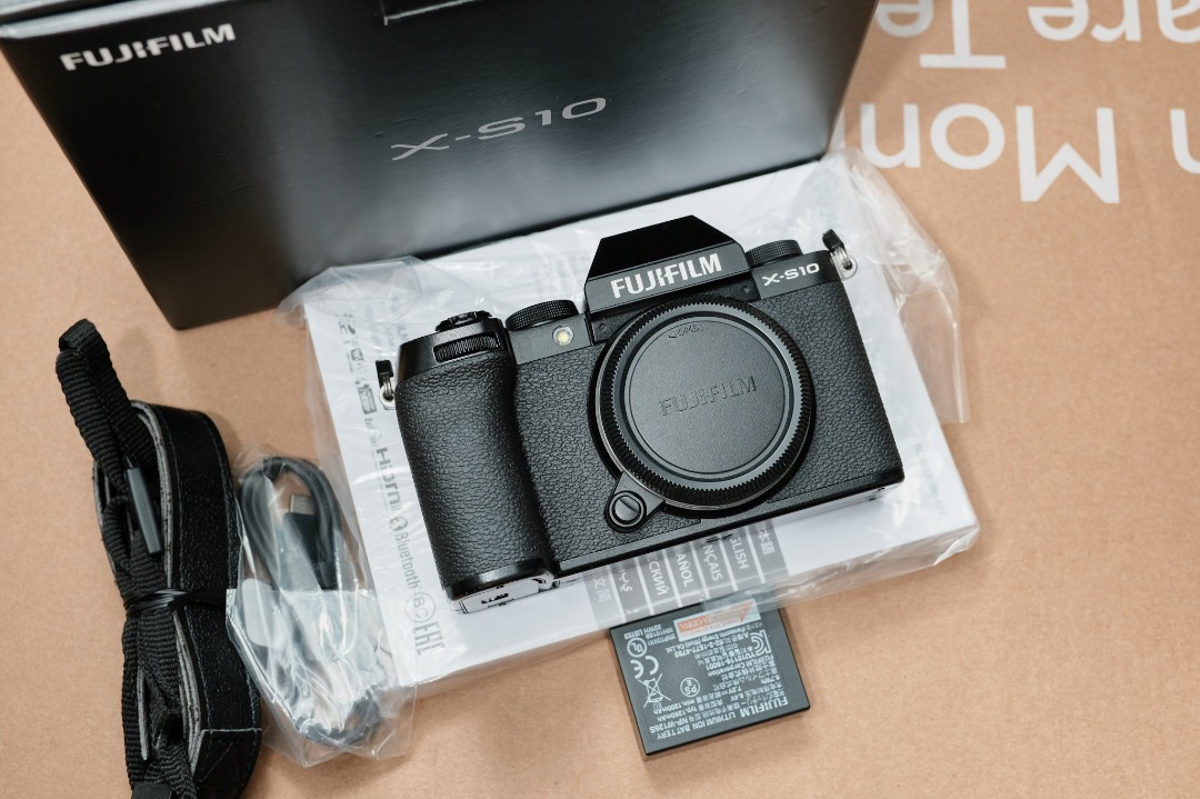 Fujifilm X-S10 Body / xs10 camera, Photography, Cameras on Carousell