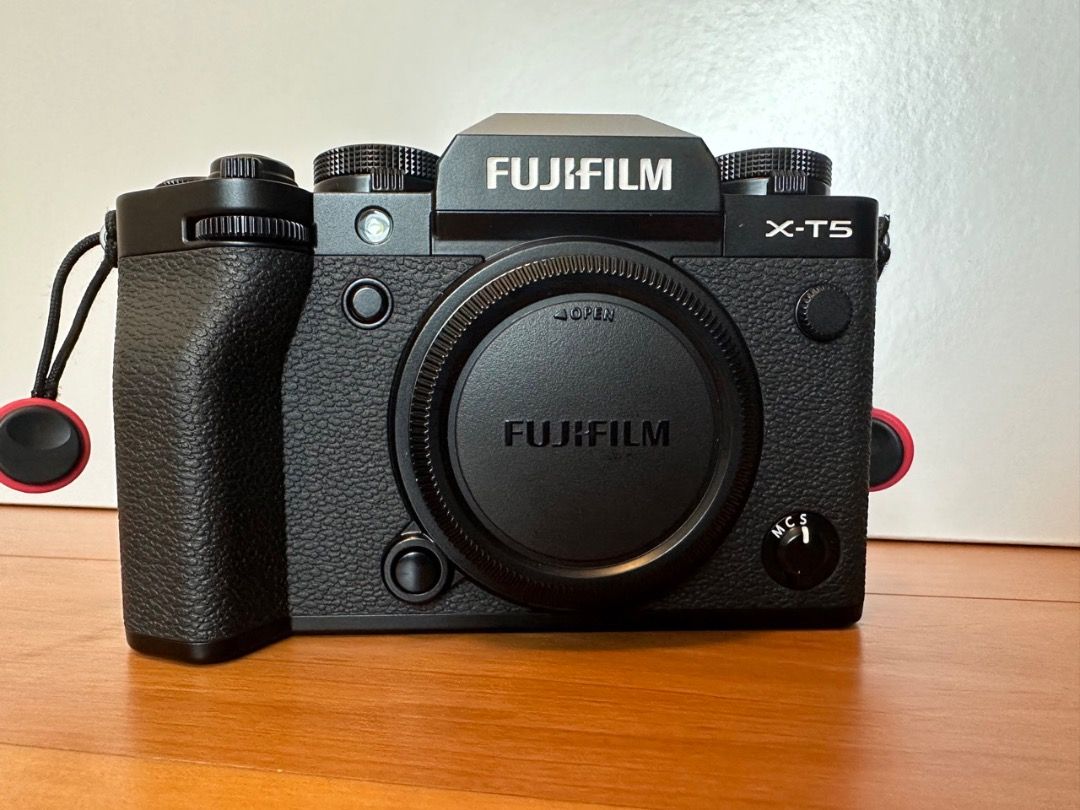 Fujifilm X-T5 (black XT5) with SG Fujifilm warranty + 2 batteries and S ...