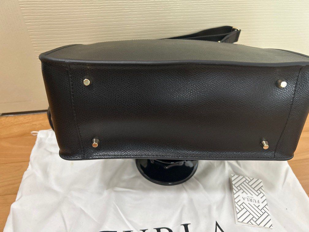 Furla metropolis medium black bag, Luxury, Bags & Wallets on Carousell