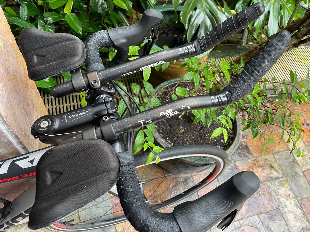 Hardly used 2019 Giant TCR Advanced 2 Carbon Road Bike in Triathlon set ...