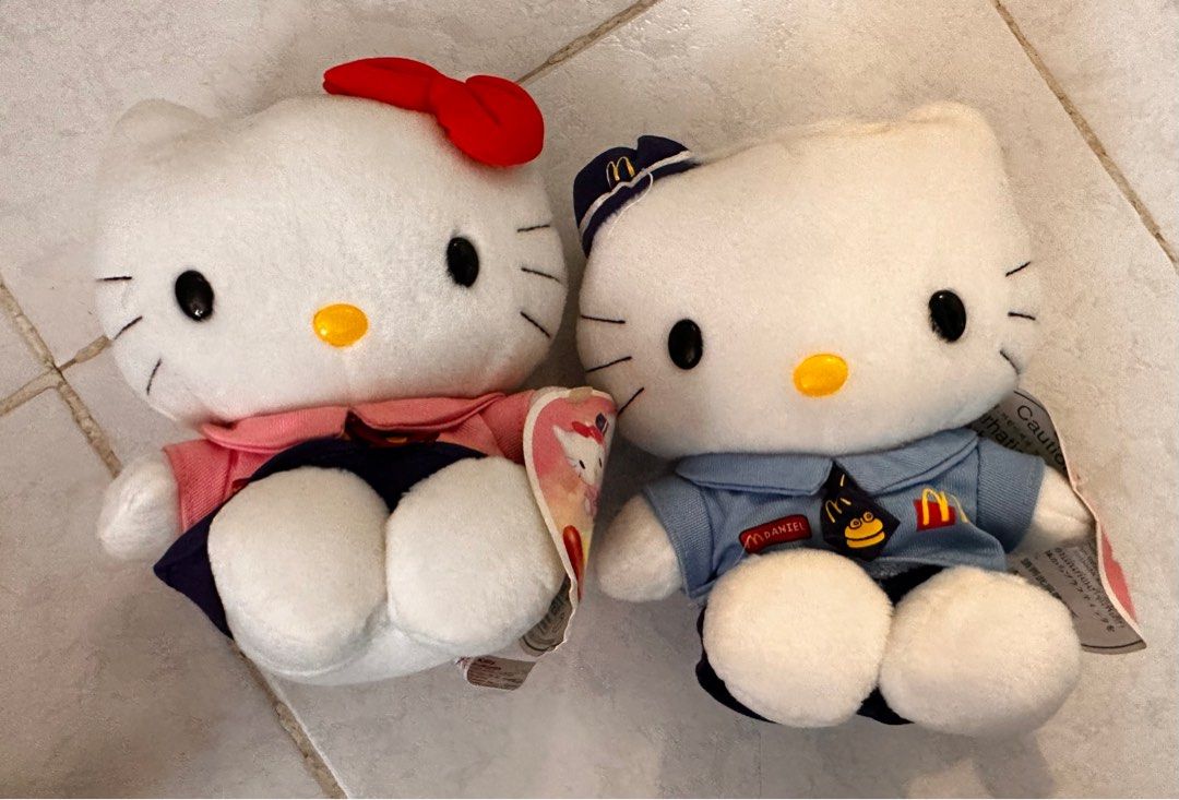 Hello kitty doll set, 興趣及遊戲, 玩具 & 遊戲類 - Carousell