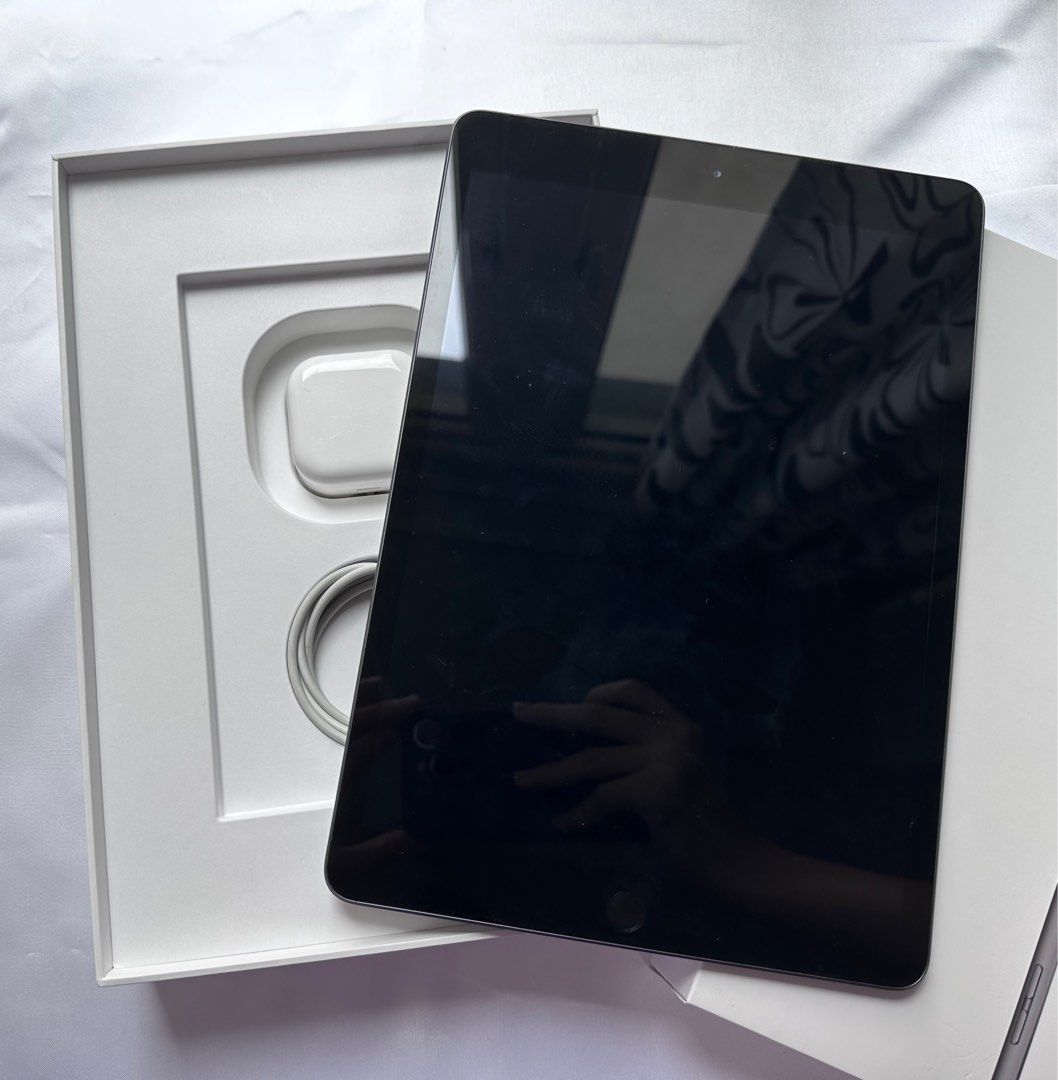 Ipad 8th Gen, Mobile Phones & Gadgets, Tablets, iPad on Carousell