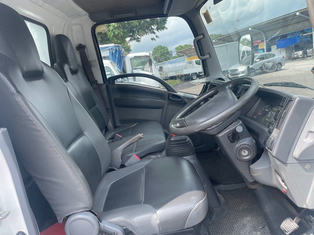 Rent Isuzu 14ft Lorry with Box, Cars, Commercial Vehicles, Rentals on ...
