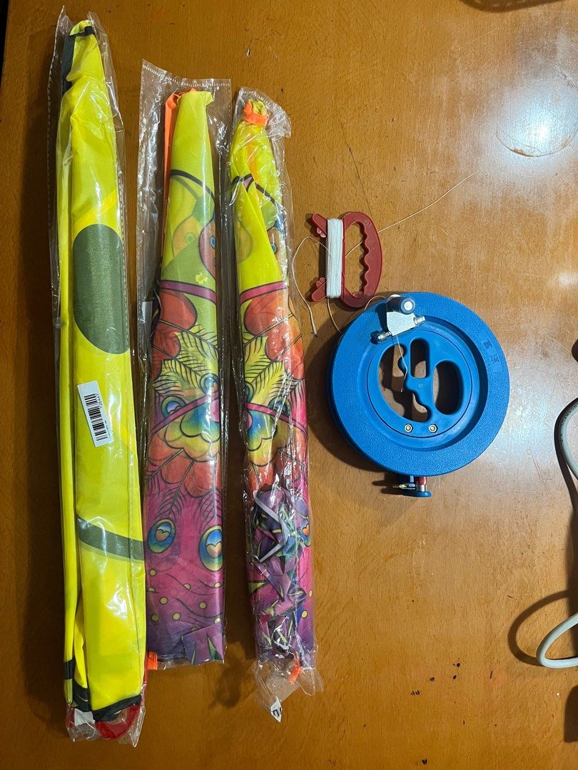 Kite and thread roller, Hobbies & Toys, Toys & Games on Carousell
