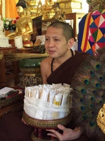 Kruba Aliyachart Wealth Fetching Candles / Wat SangKaew / BE 2558 / Bee ...