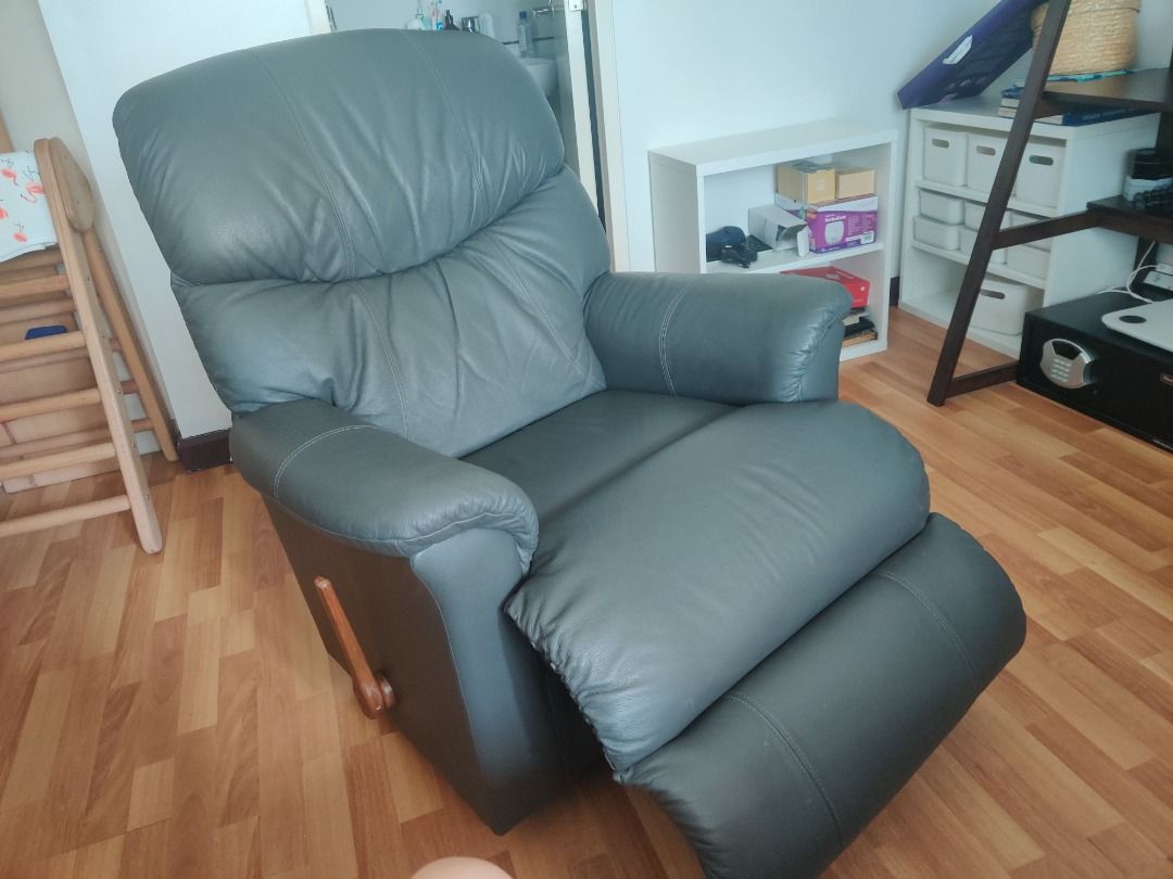 La-Z Boy Recliner - Larson - Storm, Furniture & Home Living, Furniture ...