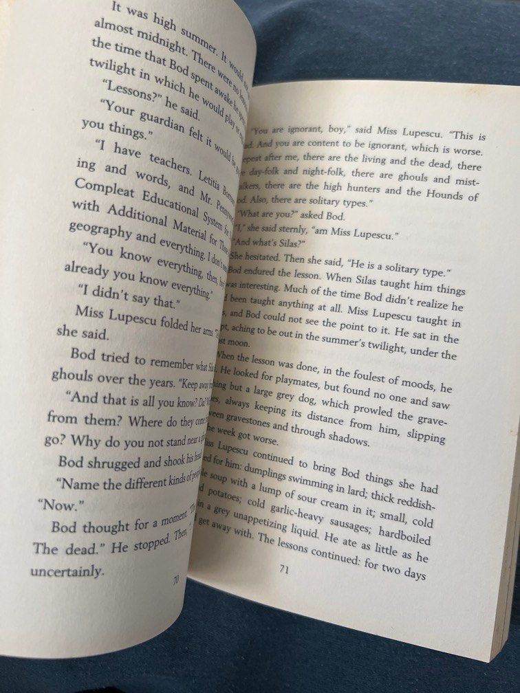 Neil Gaiman The Graveyard Book, Hobbies & Toys, Books & Magazines ...