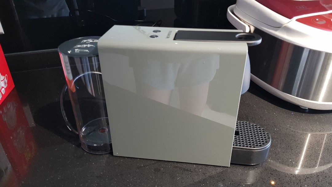 Nespresso essenza mini, TV & Home Appliances, Kitchen Appliances ...