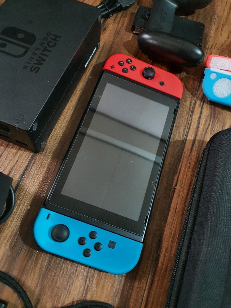Nintendo Switch V2 complete set with games, Video Gaming, Video Game ...