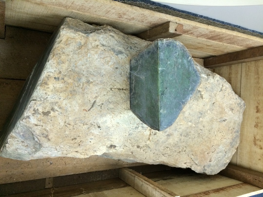 Raw jade boulders, Women's Fashion, Jewelry & Organisers, Precious ...