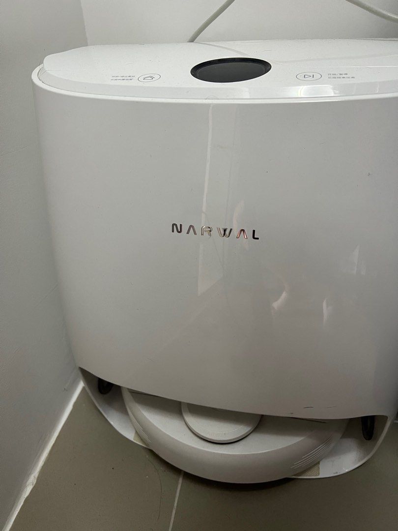 Self cleaning - Narwal 1.0 vacuum and mopping bot, TV & Home Appliances ...