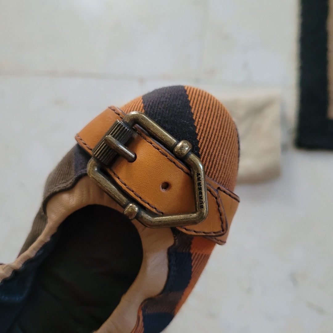 Sepatu burberry original, Barang Mewah, Aksesoris di Carousell