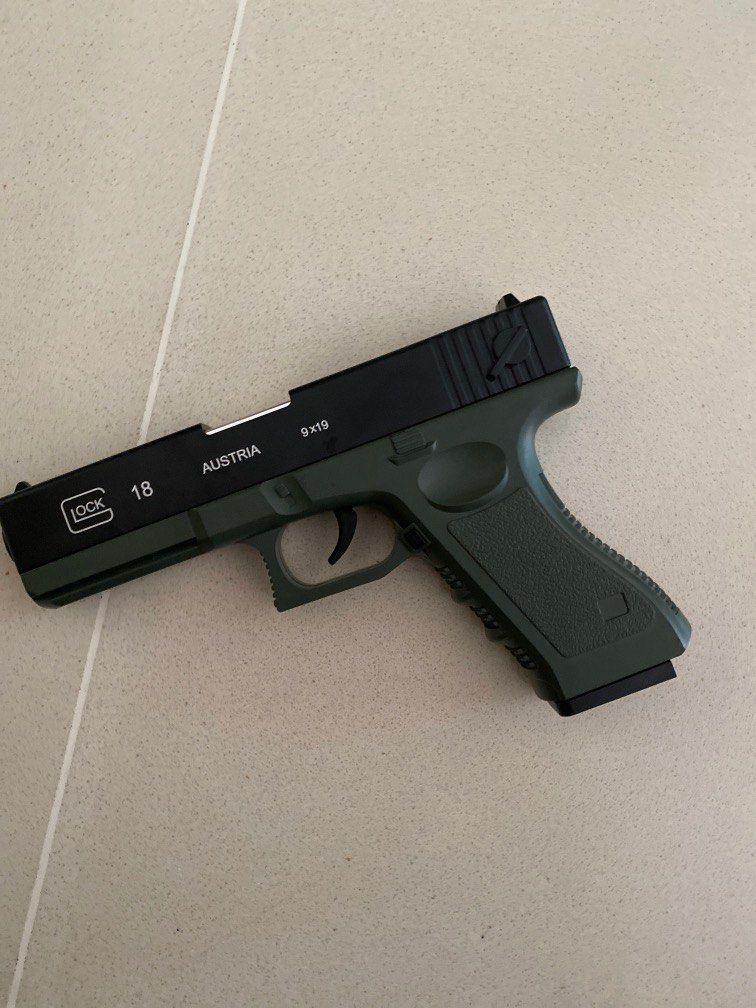 shell ejecting glock gun with magazine , Hobbies & Toys, Toys & Games ...