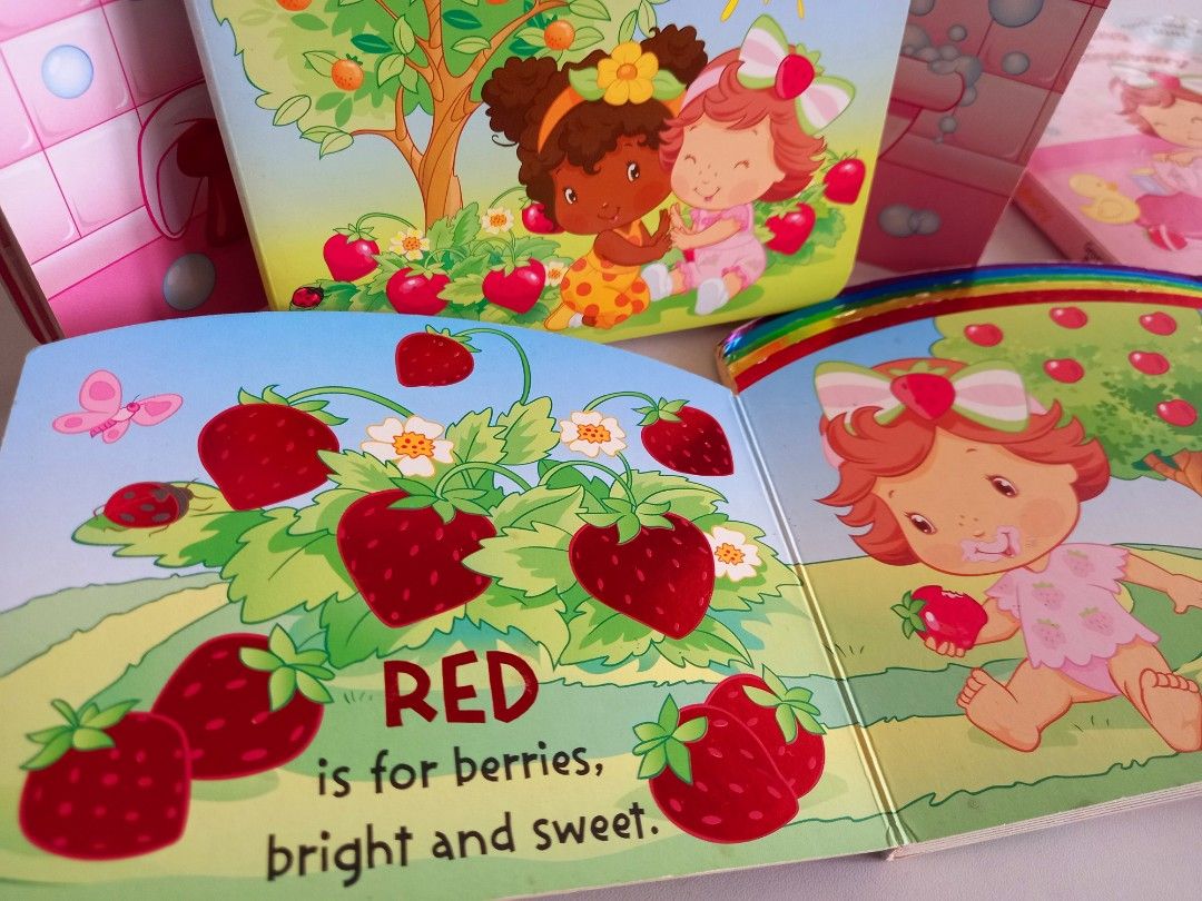 Preloved Strawberry Shortcake Books Quality Striking Material Texture ...