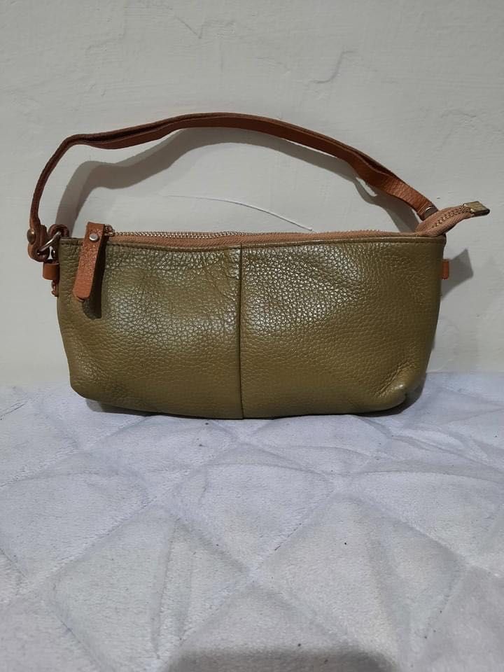 Tas tenteng kulit asli, Fesyen Wanita, Tas & Dompet di Carousell