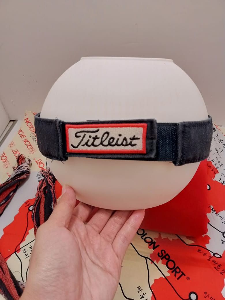 Topi golf caddy TITLEIST original navy logo merah, Fesyen Pria ...