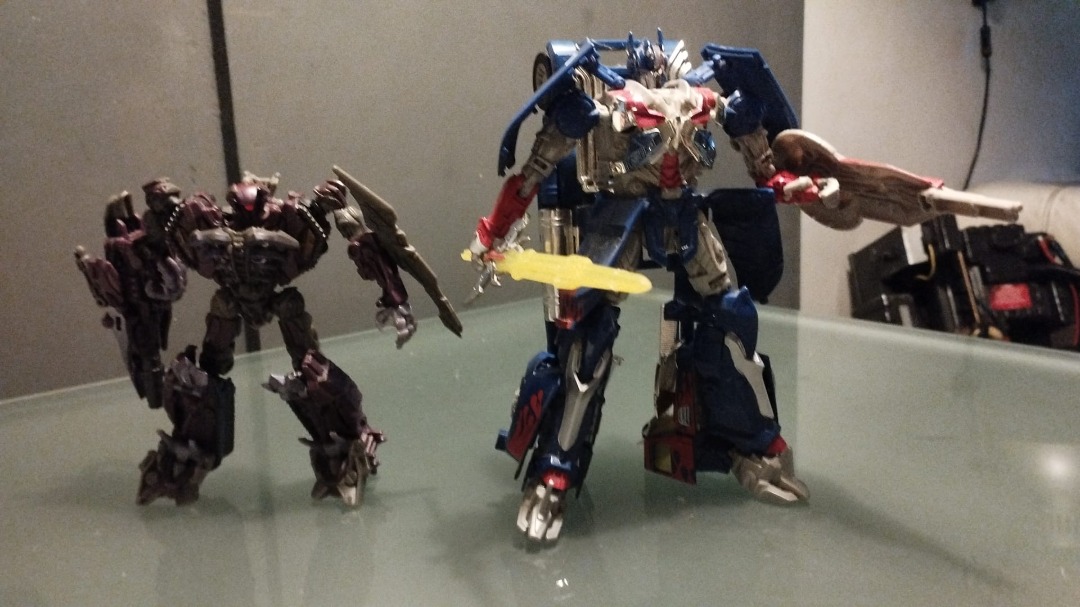Transformers Shockwave & Optimus Prime figure, Hobbies & Toys, Toys ...