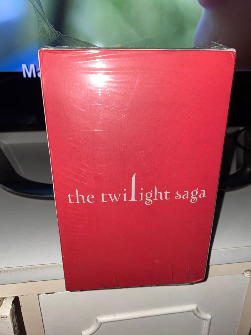 twilight saga (white collector's edition), Hobbies & Toys, Books ...