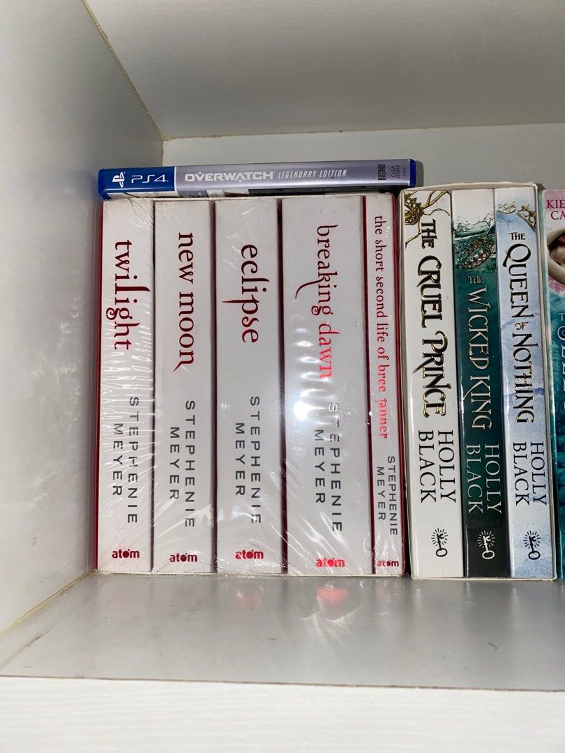 twilight saga (white collector's edition), Hobbies & Toys, Books ...