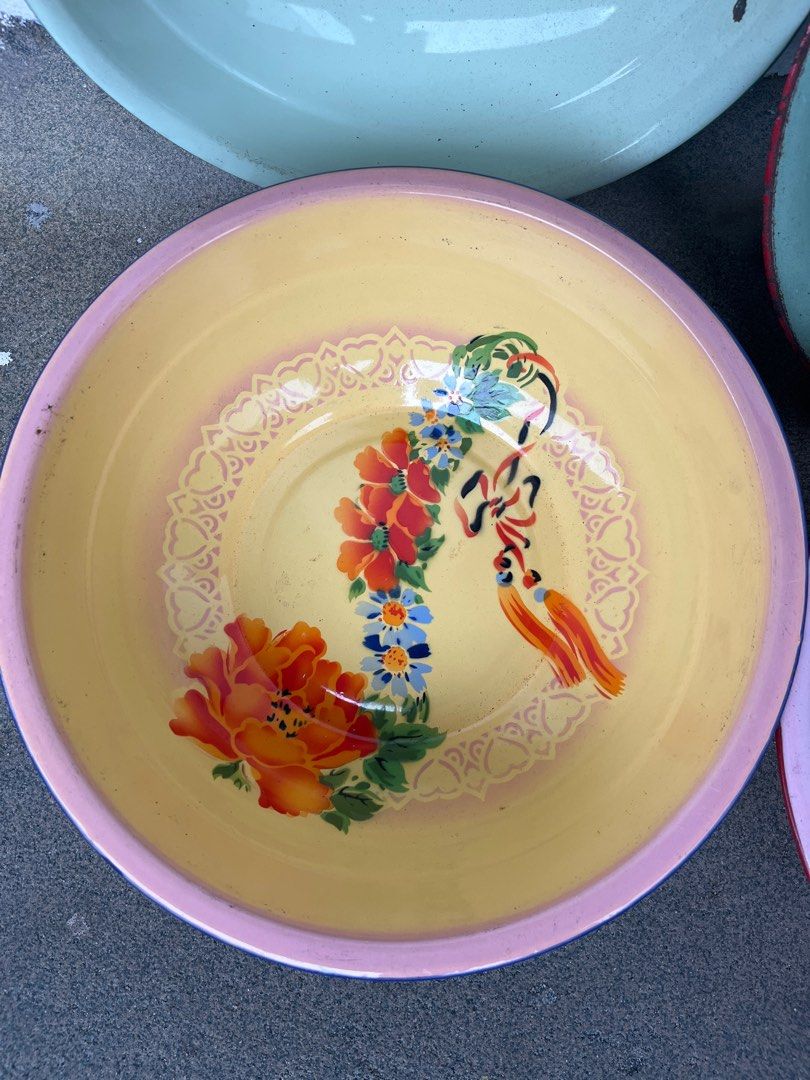 Vintage enamel basins, Hobbies & Toys, Memorabilia & Collectibles ...