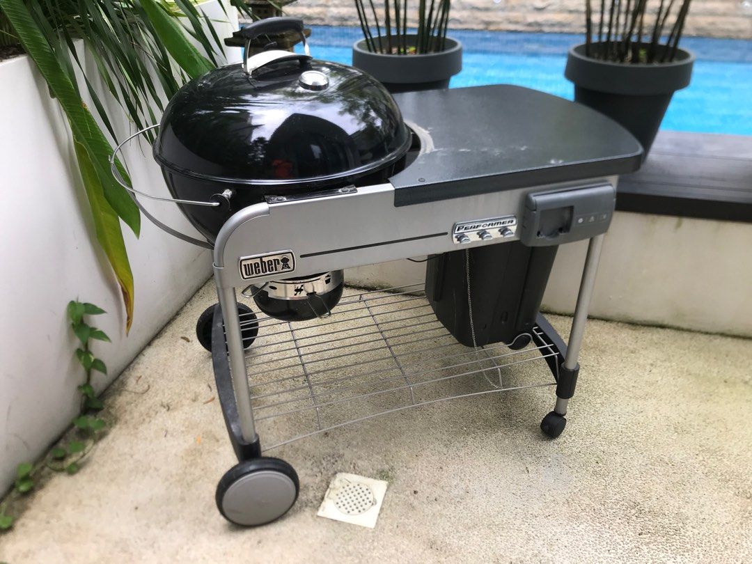 Weber Performer Deluxe charcoal BBQ with gas pilot, TV & Home ...