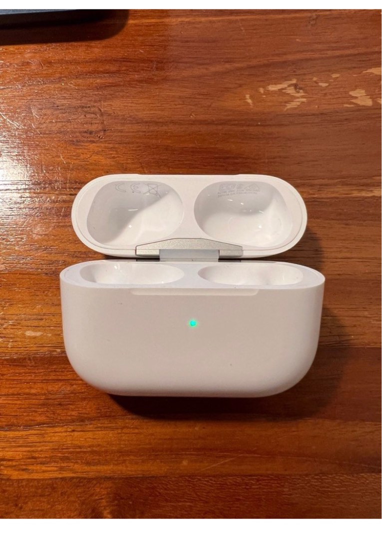 Apple AirPods Pro Gen 1 (right side with casing), Audio, Earphones on ...