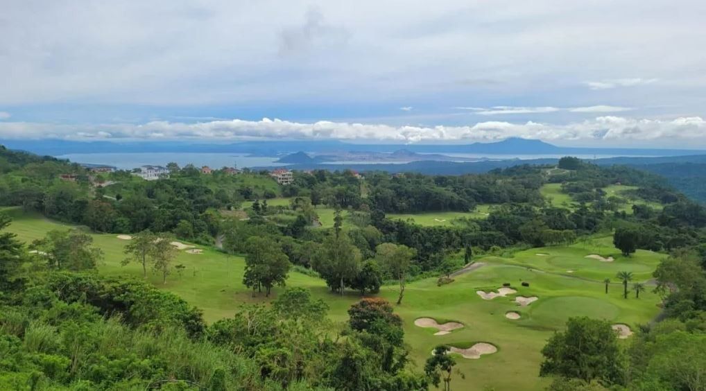 Brand New House with Helipad in Splendido Taal Residential Golf and ...