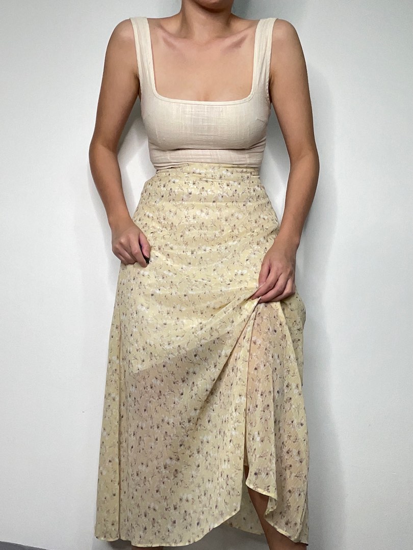 BY THE SHEW Parchment yellow flora midi skirt, Women's Fashion, Bottoms ...