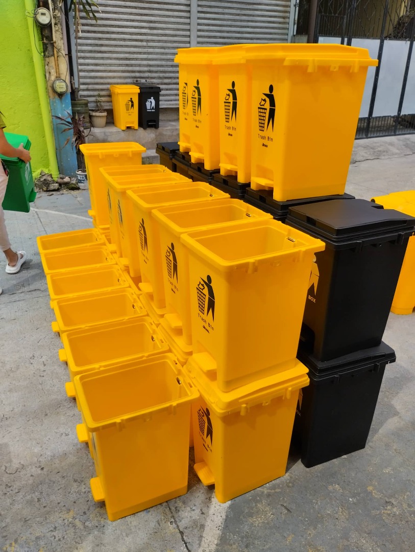 CLIP TRASH BIN/ STEP ON BIN, Furniture & Home Living, Cleaning ...