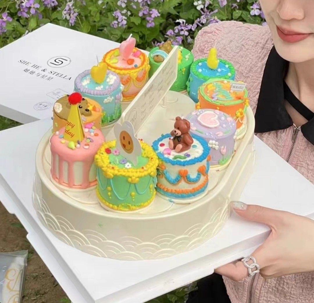 Electric rotating cake stand for mini cakes or cupcakes muffins ...