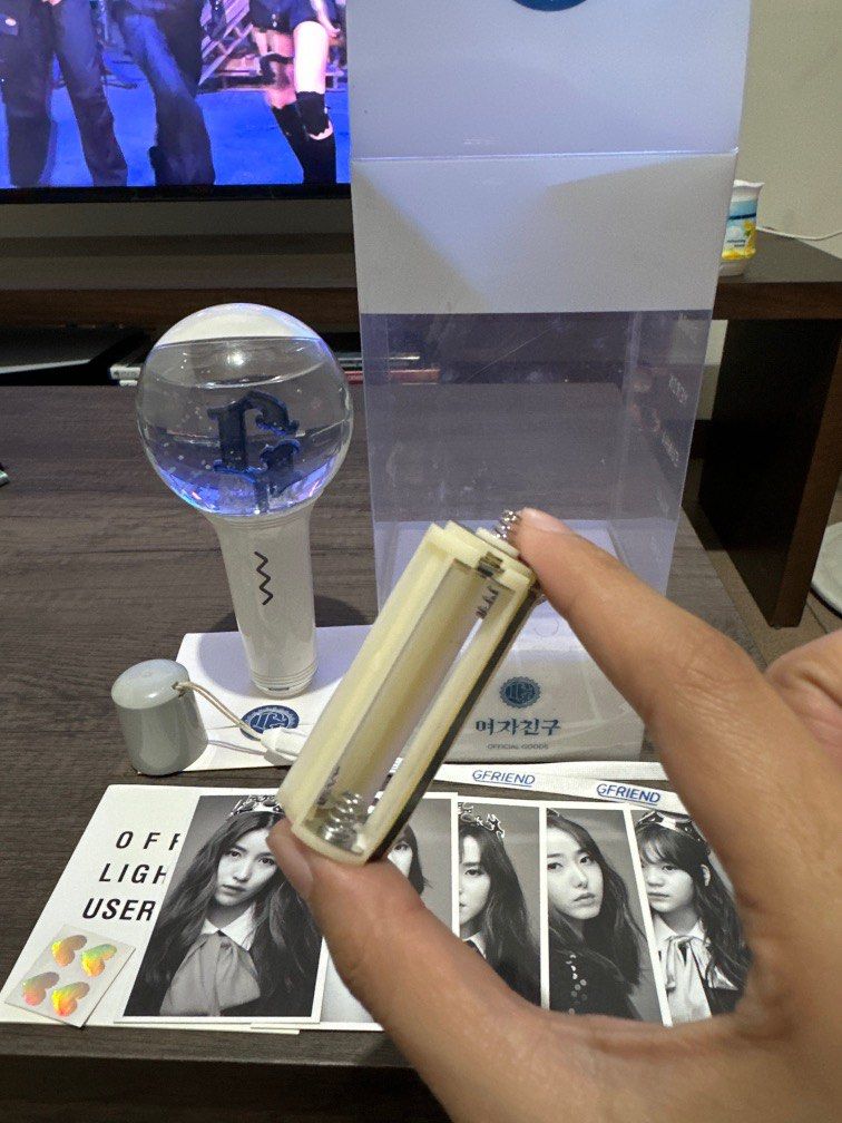 GFriend Official Light Stick version 1, Hobbies & Toys, Memorabilia ...