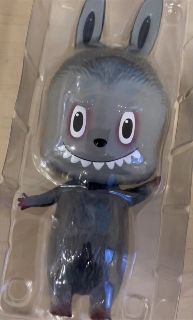 Labubu Original Version 3, 興趣及遊戲, 玩具 & 遊戲類 - Carousell