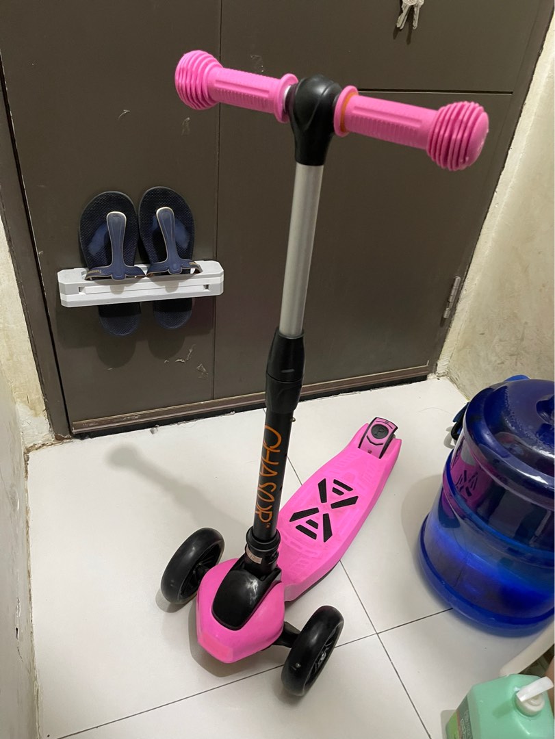 LED lighted wheels Chaser kids scooter with FREE CONFINITY brand safety ...