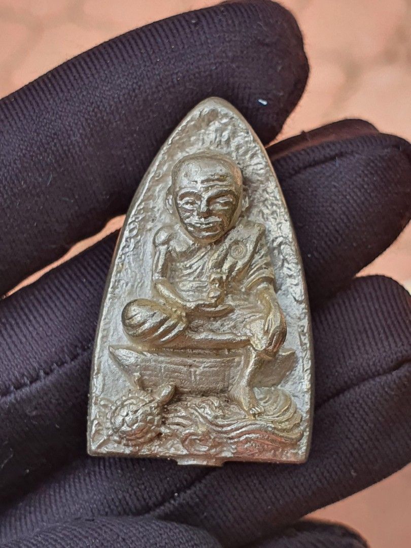 Lp Thuad Thai Amulet, Hobbies & Toys, Memorabilia & Collectibles ...