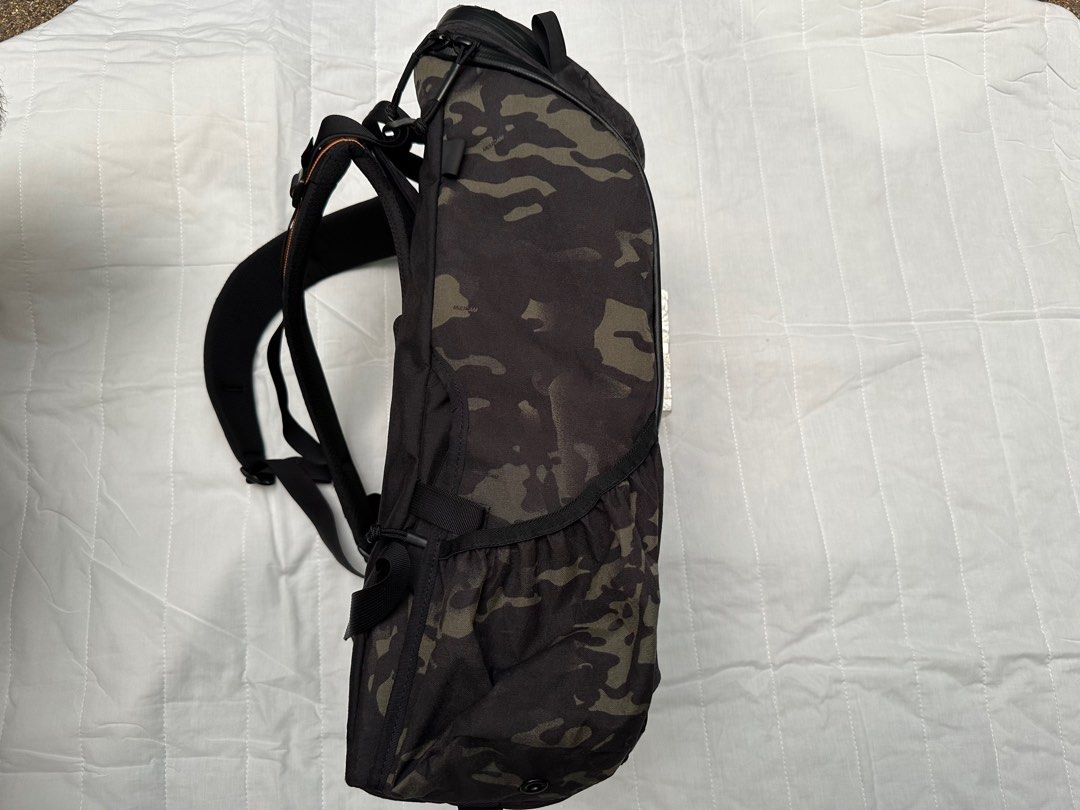 Mystery Ranch X Carryology No Escape / Dragon, Men's Fashion, Bags ...