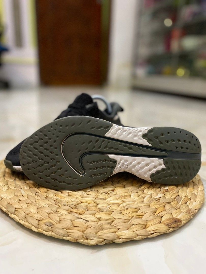 Nike legend react 2 original, Fesyen Pria, Sepatu , Sneakers di Carousell