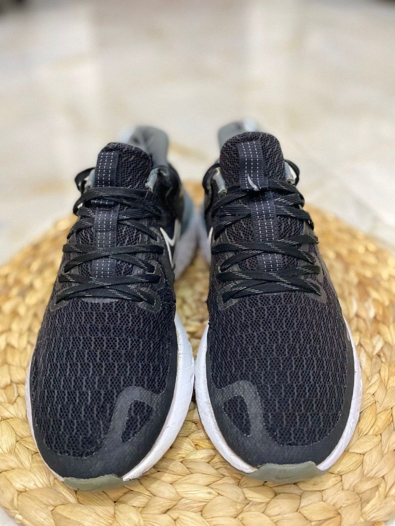 Nike legend react 2 original, Fesyen Pria, Sepatu , Sneakers di Carousell