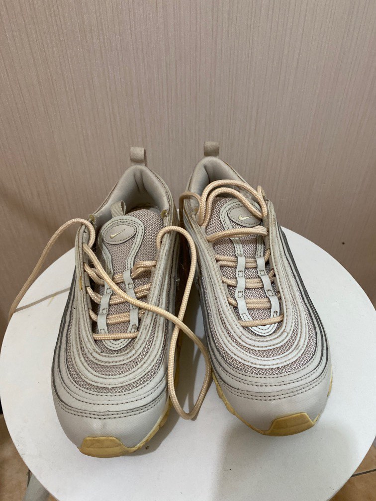 nike shoes (authentic) defect, Fesyen Wanita, Sepatu di Carousell