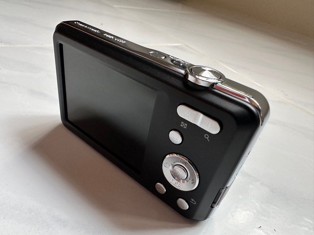 Panasonic LUMIX FH4, Photography, Cameras on Carousell