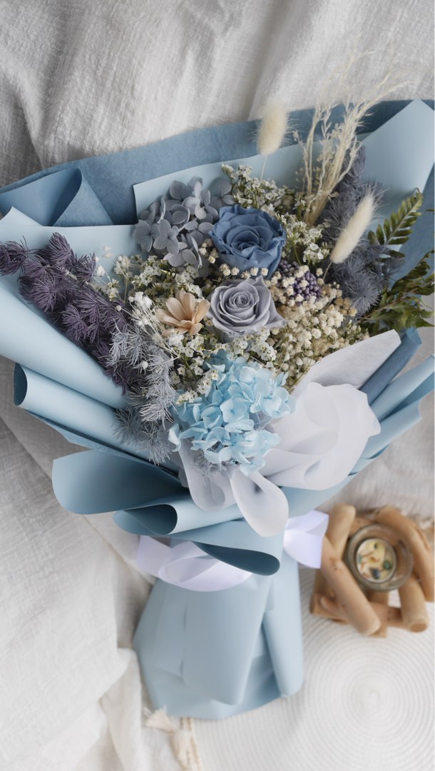 Preserved blue roses bouquet delivery jurong, Hobbies & Toys ...