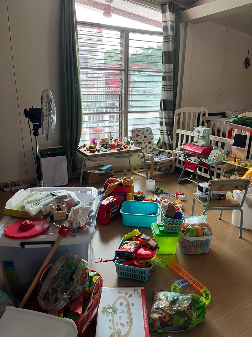 Room declutter in process, Announcements on Carousell