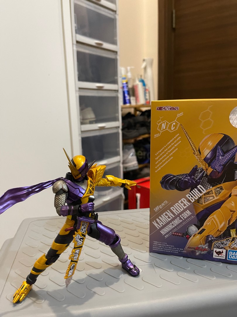 Shf Kamen rider build ninnincomic form (行）, 興趣及遊戲, 玩具 & 遊戲類 - Carousell